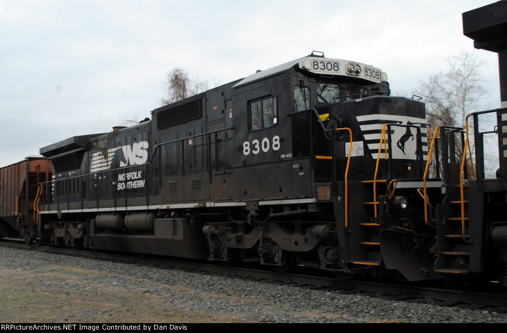 NS C40-8 8308 on 16N
